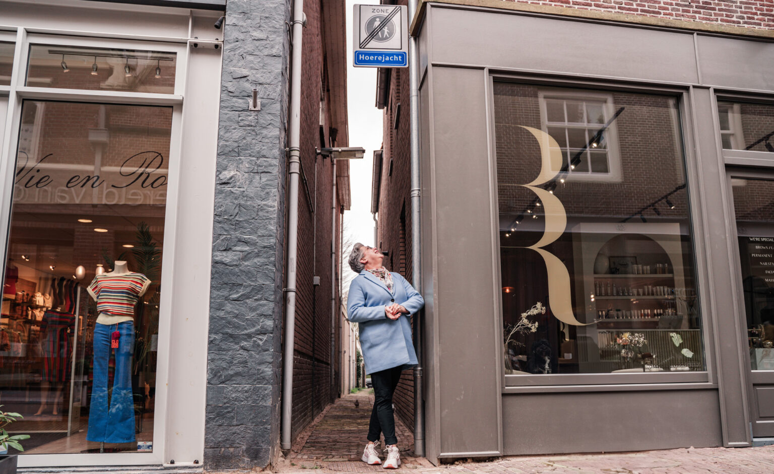 Esther Keesman | Ik maak je graag wegwijs in Enkhuizen: de hoofdstad van de rare straatnamen